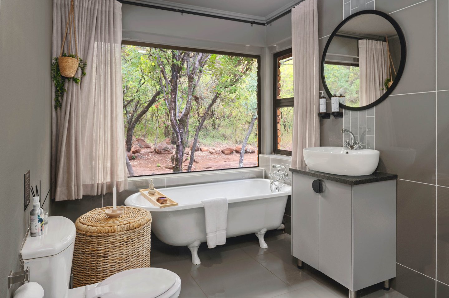 About Us - Mutango Lodge